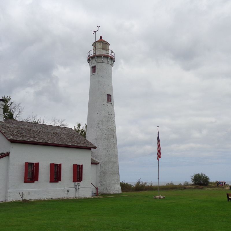 Sturgeon Point Light - Schifffahrtsnavigationsleuchtturm in Alcona ...