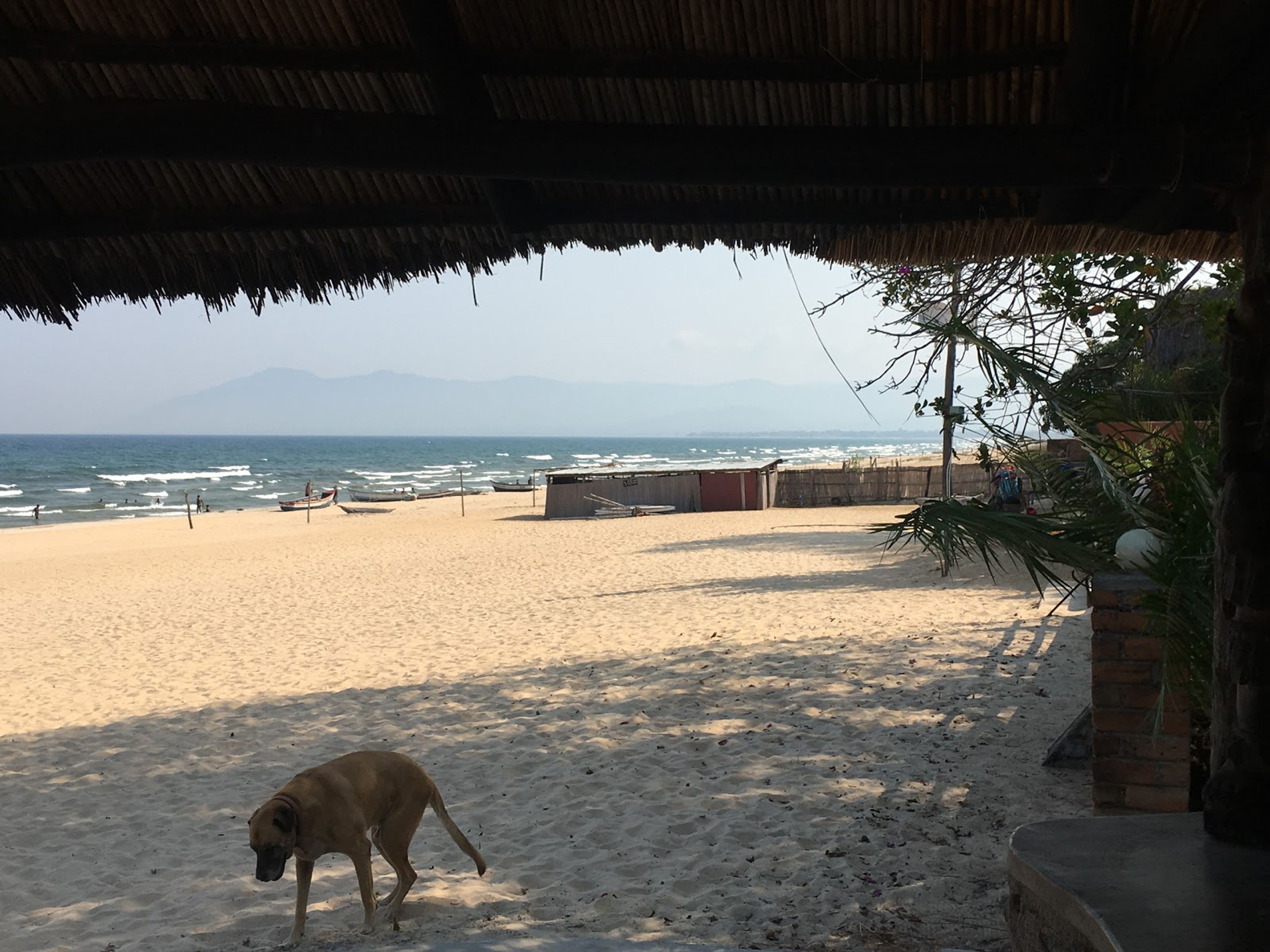 Kande Beach - Plage publique et complexe auberge à Nkhata Bay, Malawi.