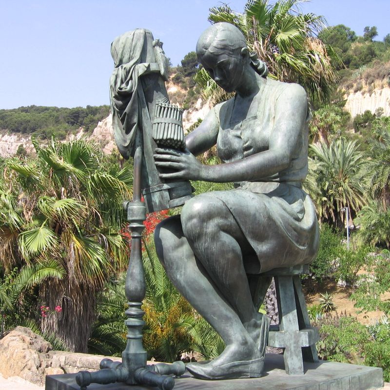 La puntaire - Sculpture en bronze aux Jardins de Montjuïc, Barcelone ...